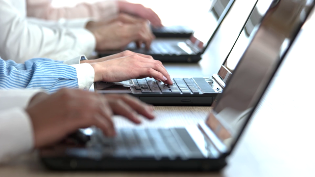 استوک فوتیج : کارمندان در حال تایپ کردن با لپ تاپ 23688 Close Up Office ...