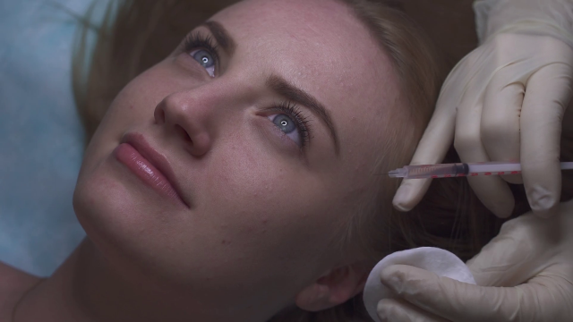 استوک فوتیج : تزریق بوتاکس 43121 Young Girl Receives An Injection From ...