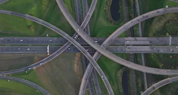 فوتیج پلان هوایی از عبور و مرور ماشین ها در بزرگراه 41053 Intersection ...