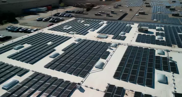 فوتیج پنل های خورشیدی بر روی سقف ساختمان 7471 Solar Panels Renewable ...