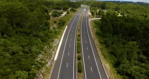 فوتیج بزرگراه بیرون شهری 32235 Traffic Motion On A Highway Road مزرعه فوتیج